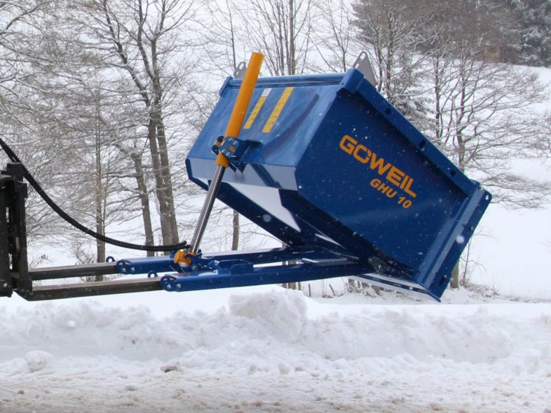 High-lift bucket with forklift attachment: GHS 10 | GÖWEI