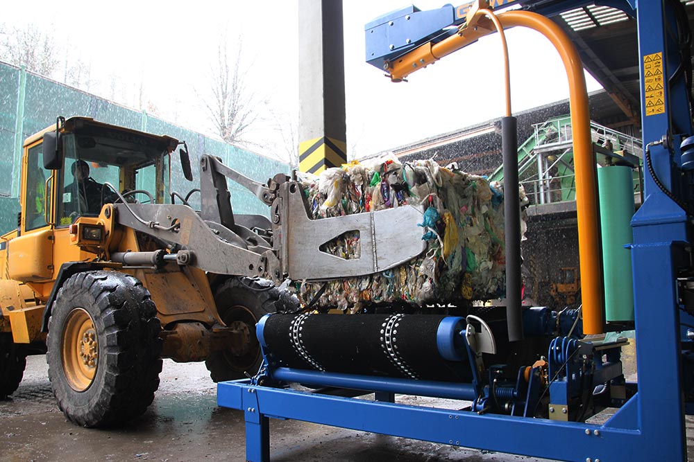 Waste & garbage square bale wrapper | G3010 Q Industry | GÖWEIL